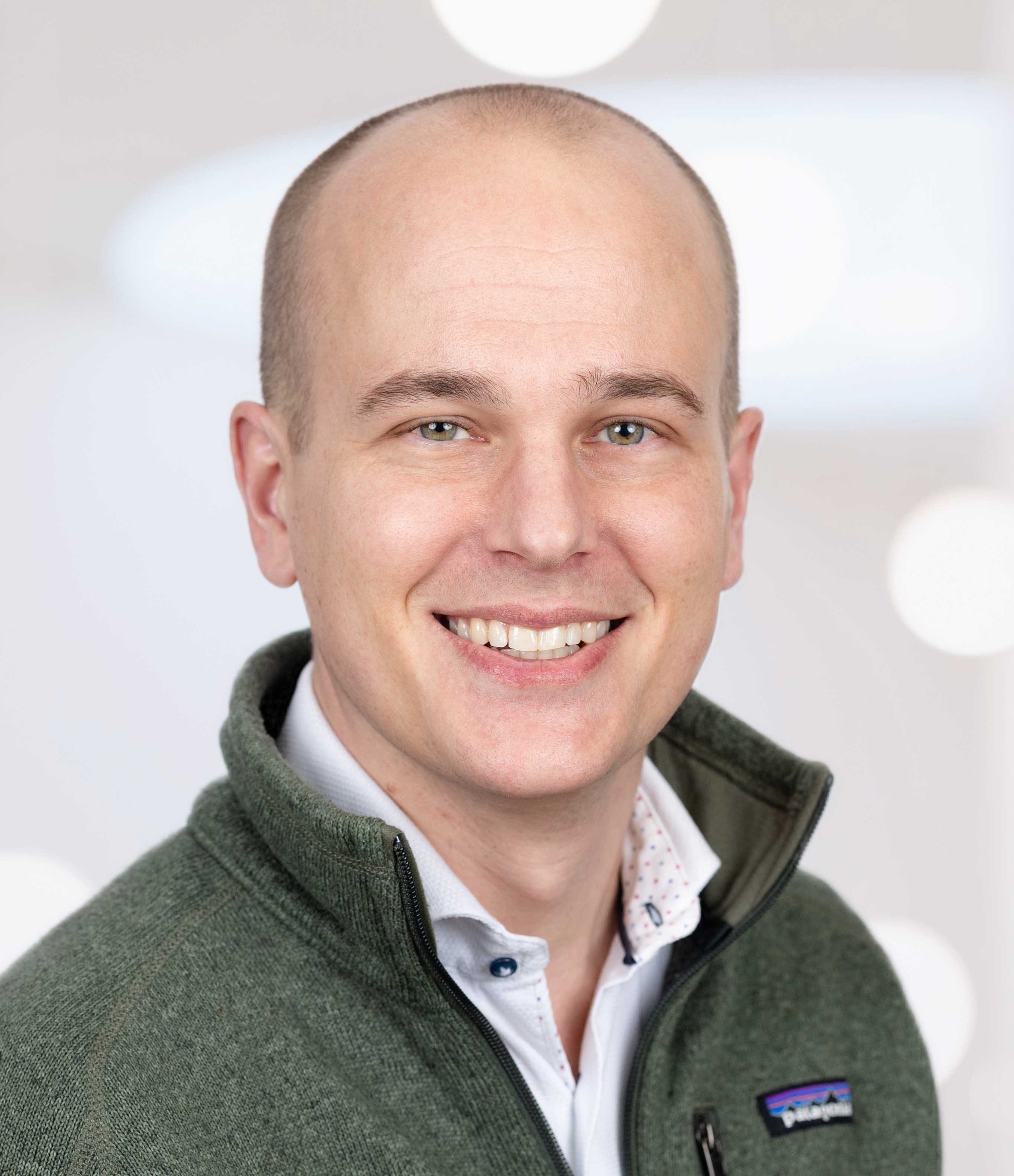 Group members – Van de Groep Lab
